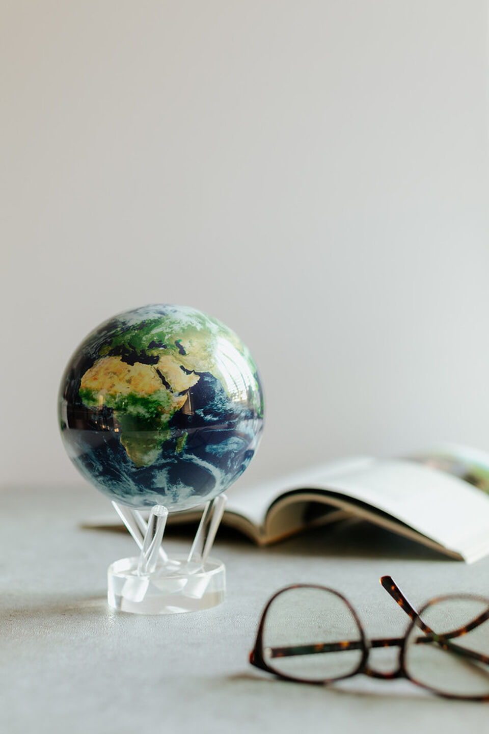 MOVA Earth with Clouds Self Rotating Globe | 68travel