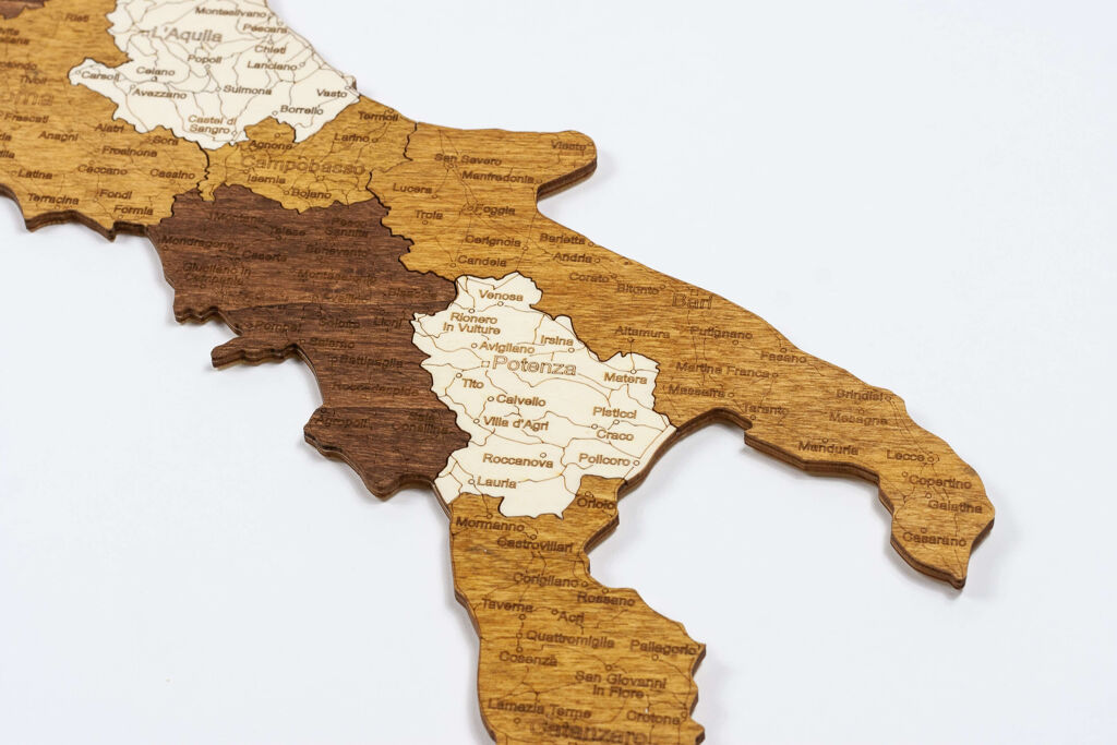 Wooden Map of Italy | 68travel