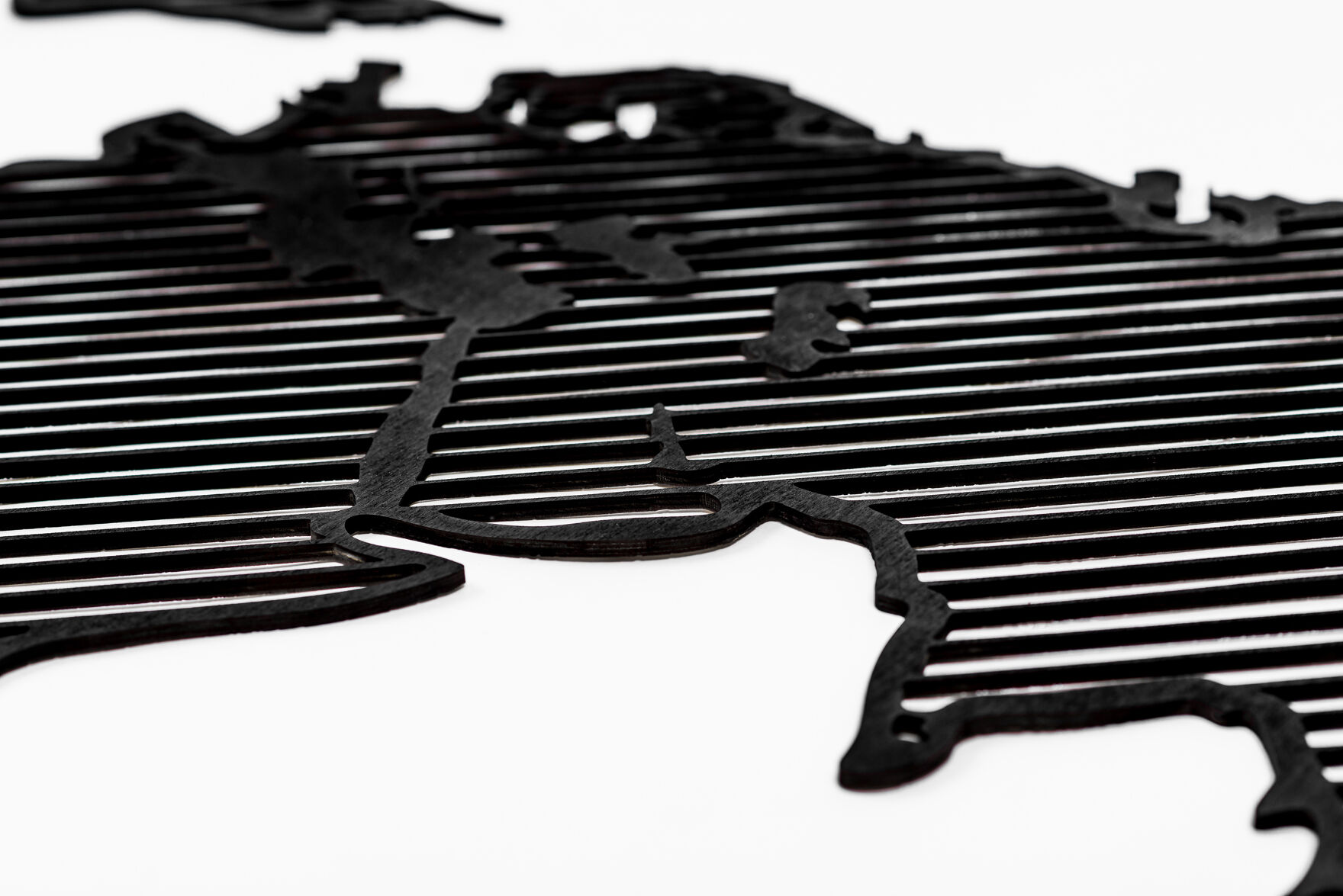 Mapa-múndi de madeira em linha - Decoração de parede minimalista | 68travel