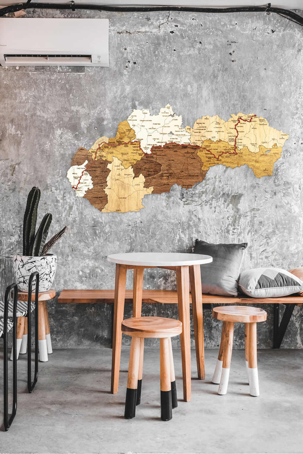 Carte en bois de la Slovaquie L'itinéraire du SNP | 68travel